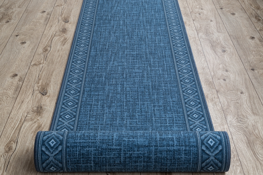 Protišmykový behúň SARAH nebeský - NajKoberce.sk